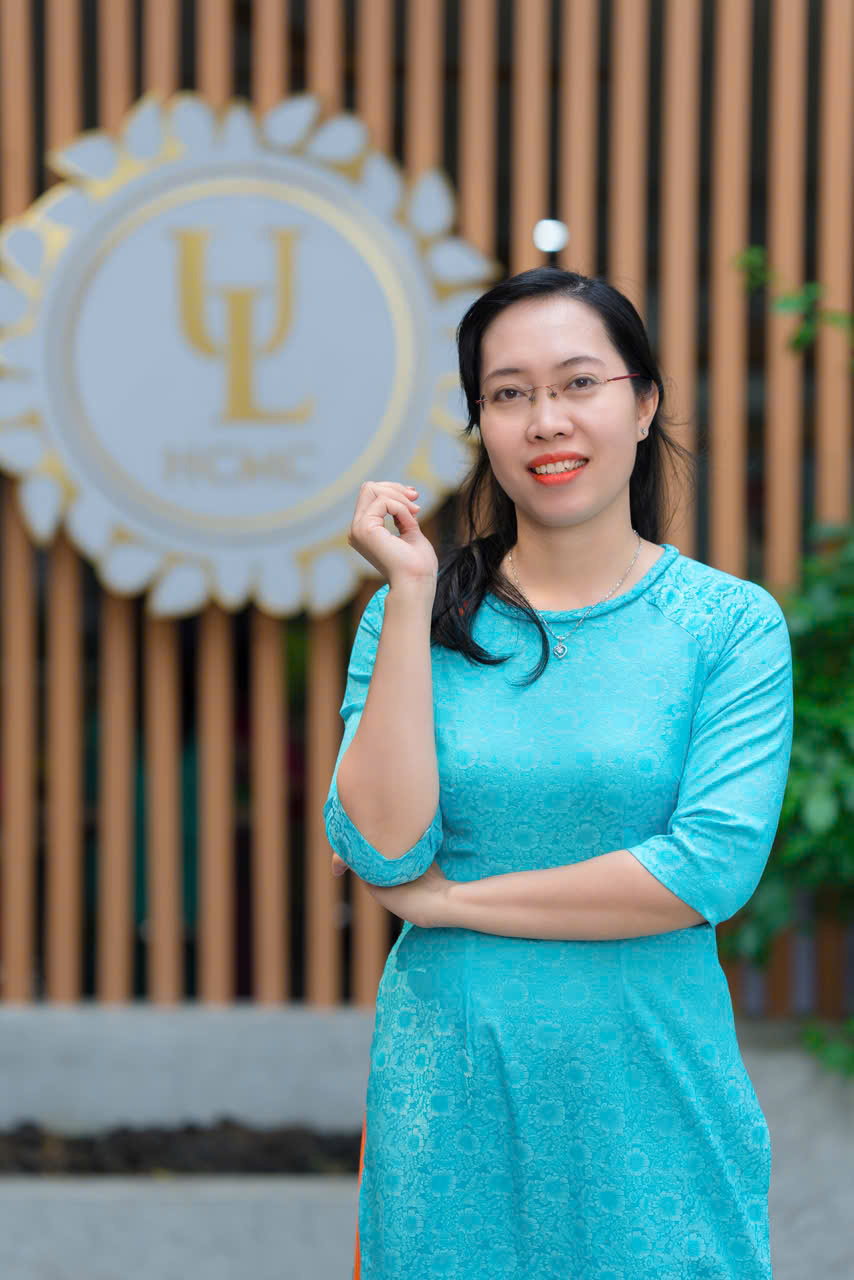 Đội ngũ nhân sự